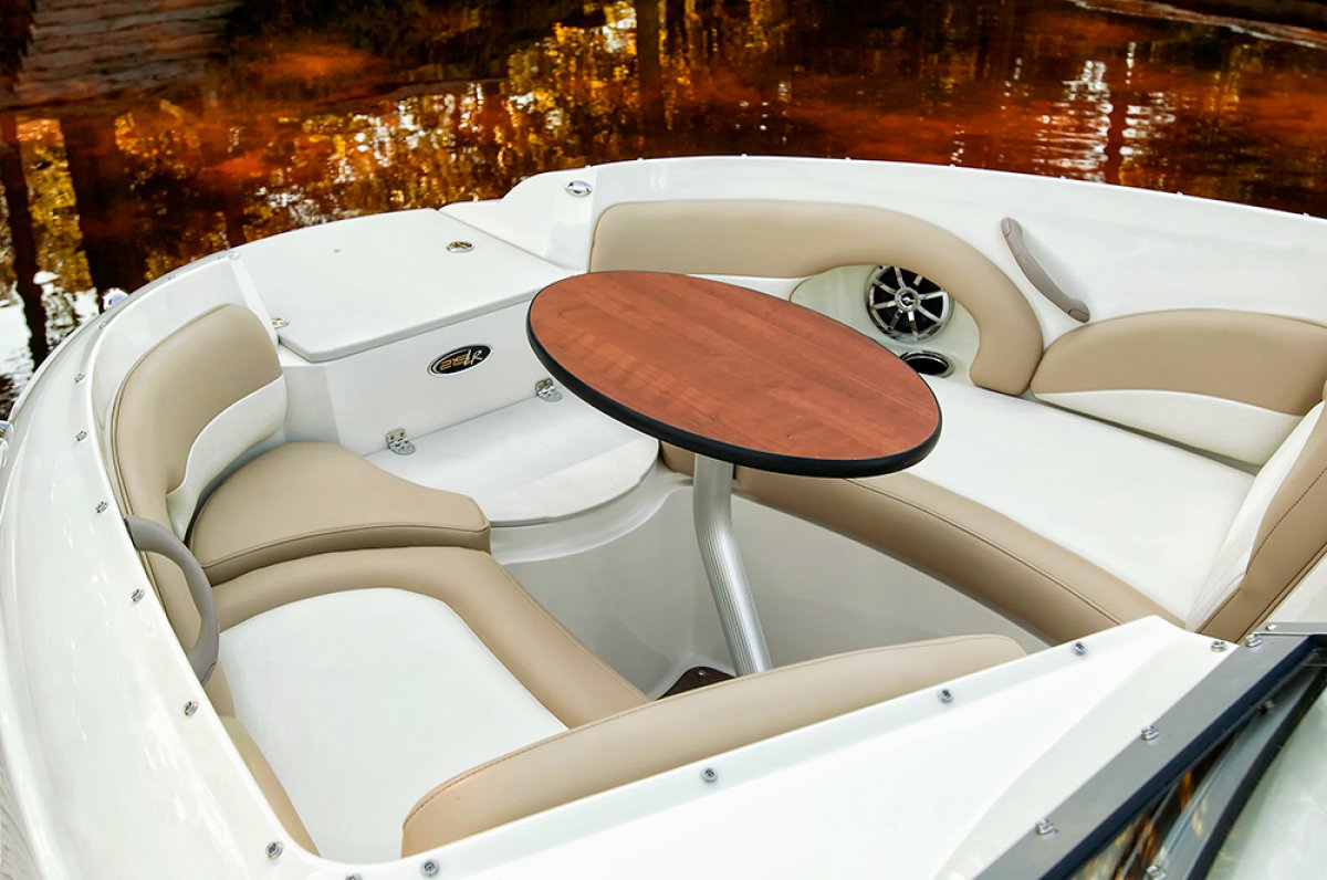 2017 Stingray 215lr | Boat Research | BoatsOnline