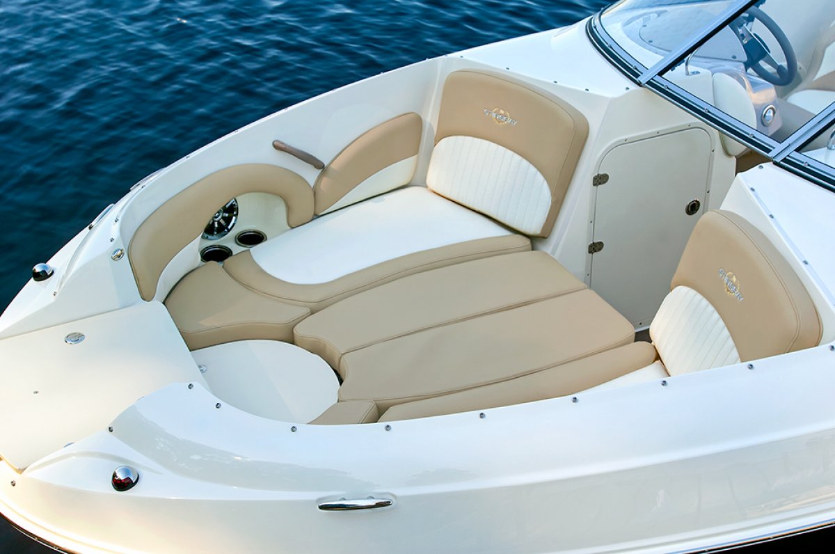 2017 Stingray 215lr | Boat Research | BoatsOnline