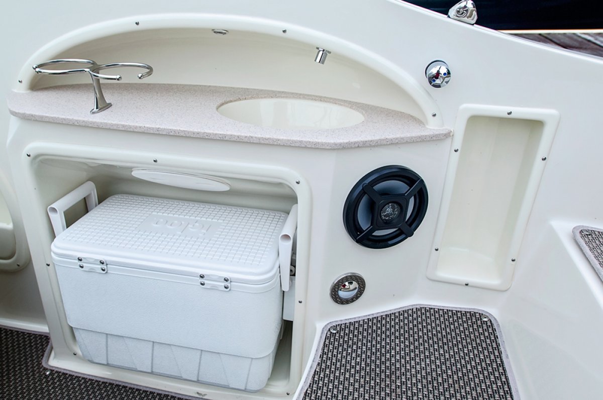 2017 Stingray 215lr | Boat Research | BoatsOnline