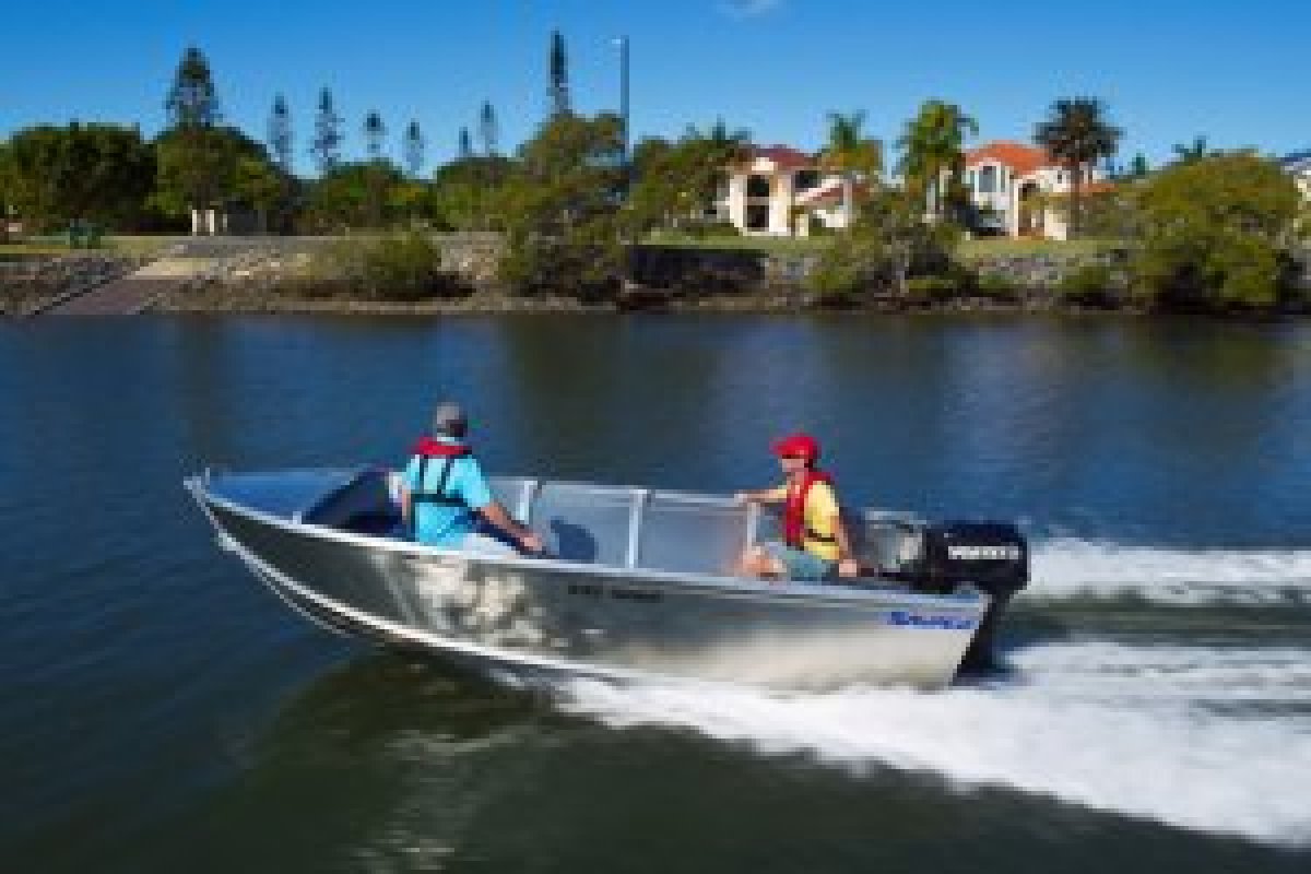 2016 Savage 445 Kestrel | Boat Research | Boats Online
