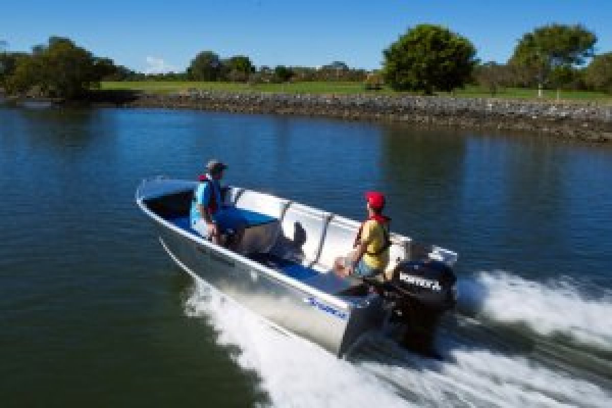 2016 Savage 445 Kestrel | Boat Research | Boats Online