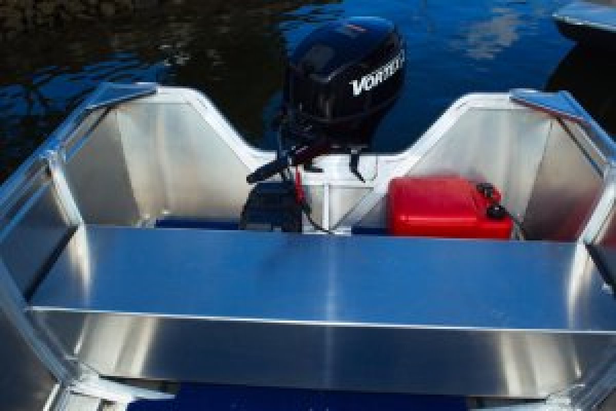 2016 Savage 445 Kestrel | Boat Research | Boats Online