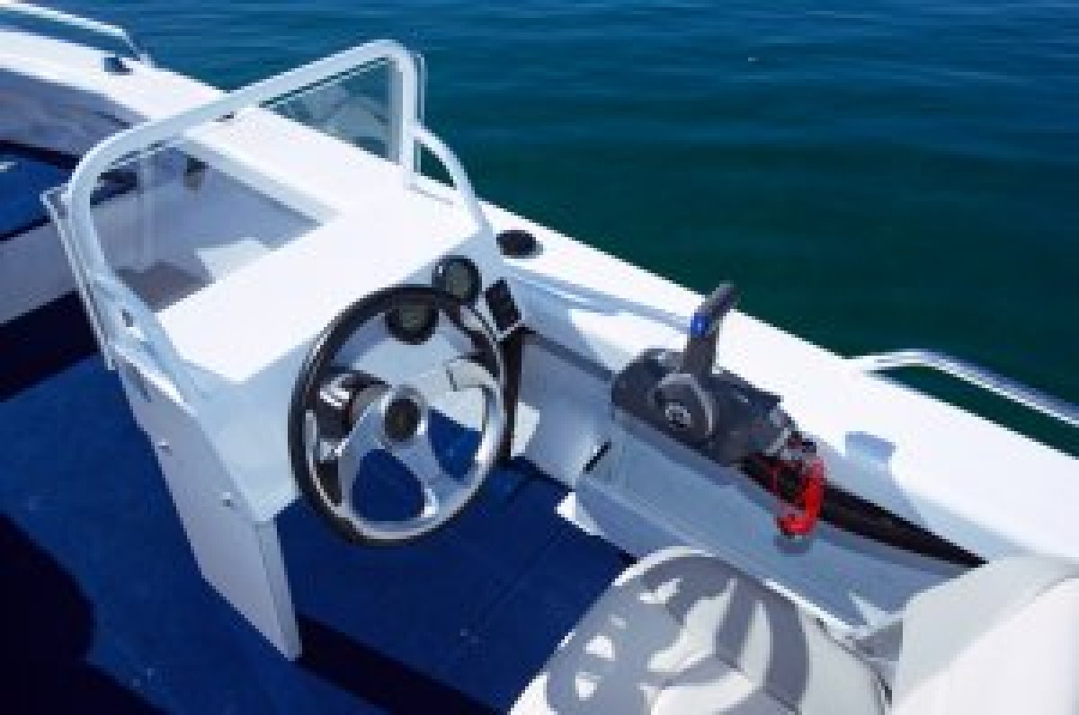 2016 Savage Scorpion Console | Boat Research | Yachthub