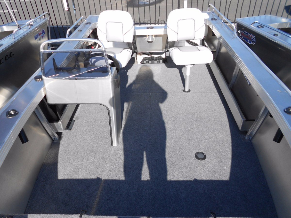 2015 Quintrex 520 Renegade Side Console | Boat Research | Boats Online