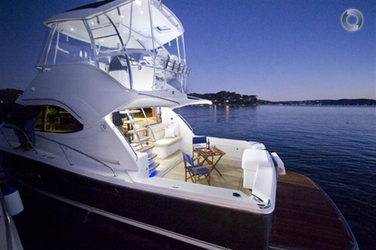 2018 Riviera 43 Open Flybridge | Boat Research | Yachthub