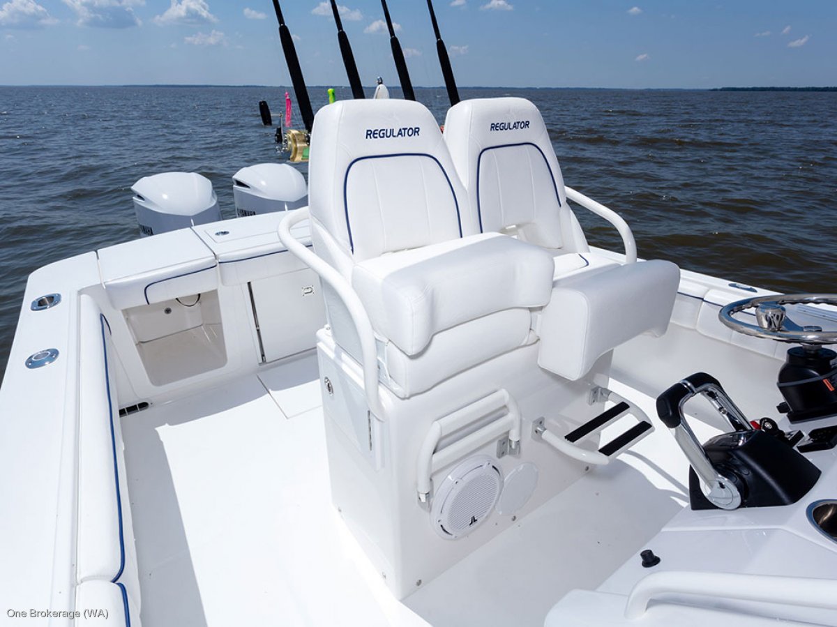 2017 Regulator 28 | Boat Research | Yachthub