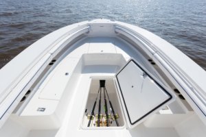 2017 Regulator 34 | Boat Research | Yachthub