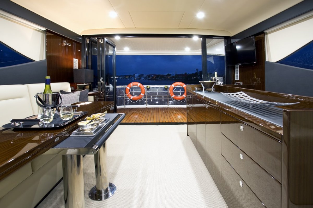 2016 Maritimo M70 Cruising Motoryacht | Boat Research | BoatsOnline