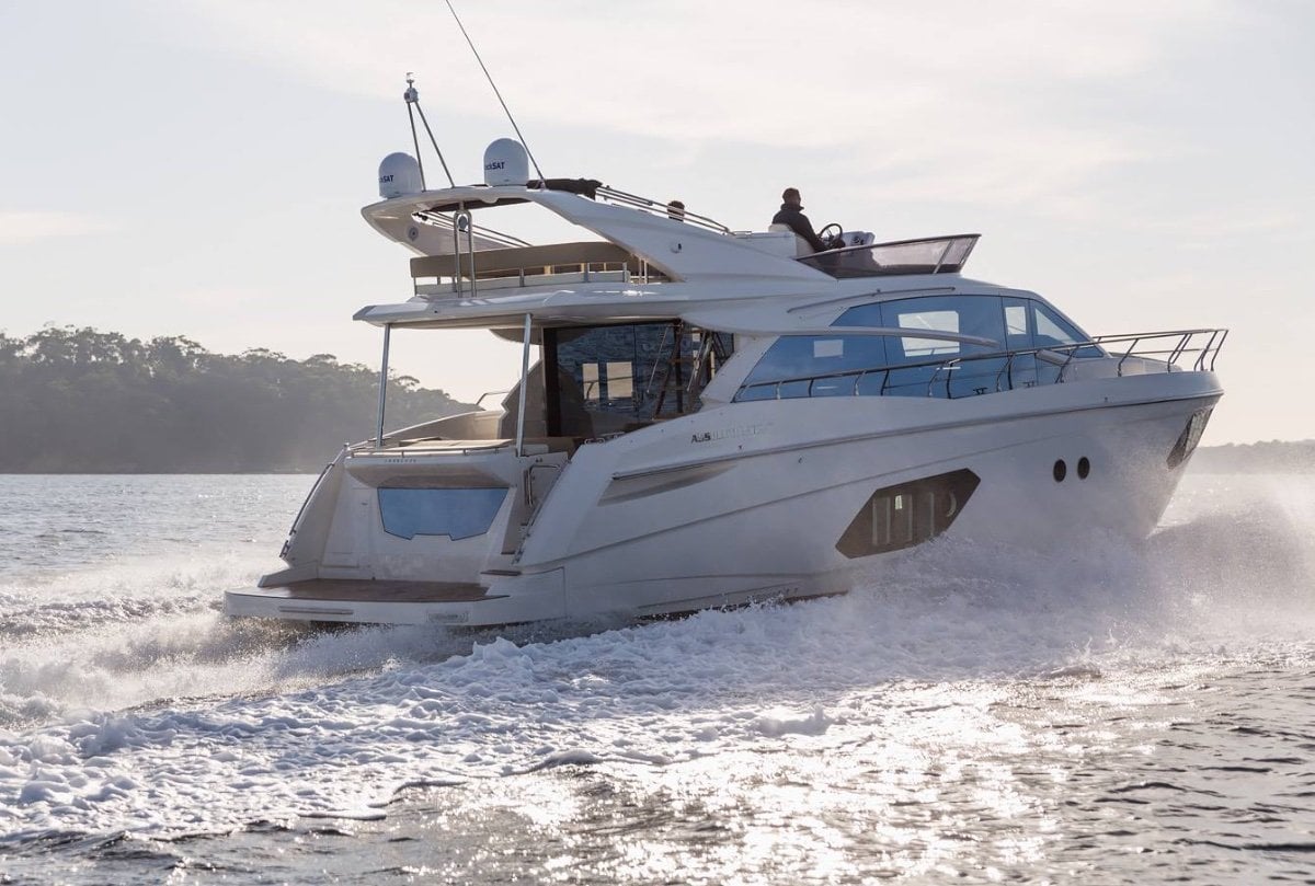 2017 Absolute 52 Fly | Boat Research | Yachthub