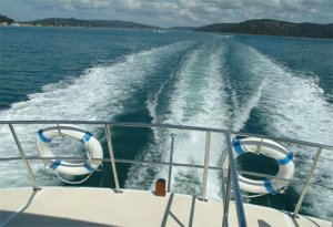 2017 Integrity 426 Europa Sedan | Boat Research | Boats Online