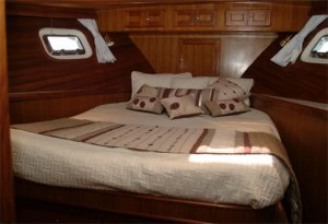 2017 Integrity 426 Europa Sedan | Boat Research | Boats Online