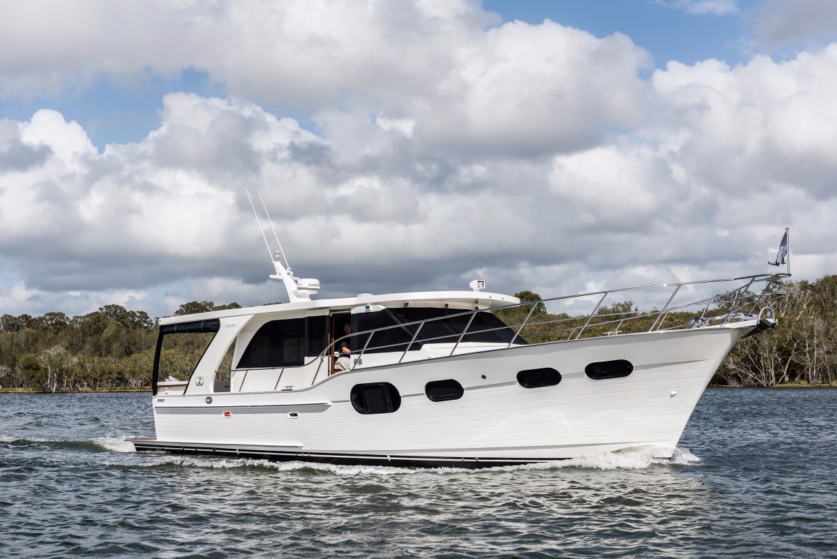 2017 Integrity 490 Grand Sedan | Boat Research | Boats Online