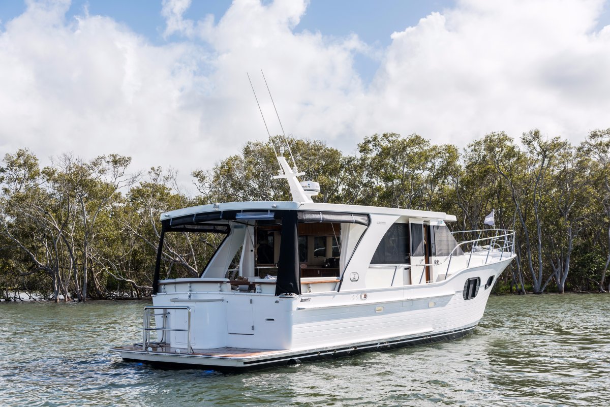 2017 Integrity 490 Grand Sedan | Boat Research | Boats Online