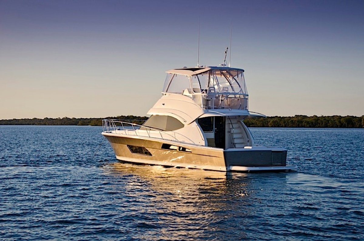 2017 Riviera 45 Flybridge | Boat Research | Yachthub