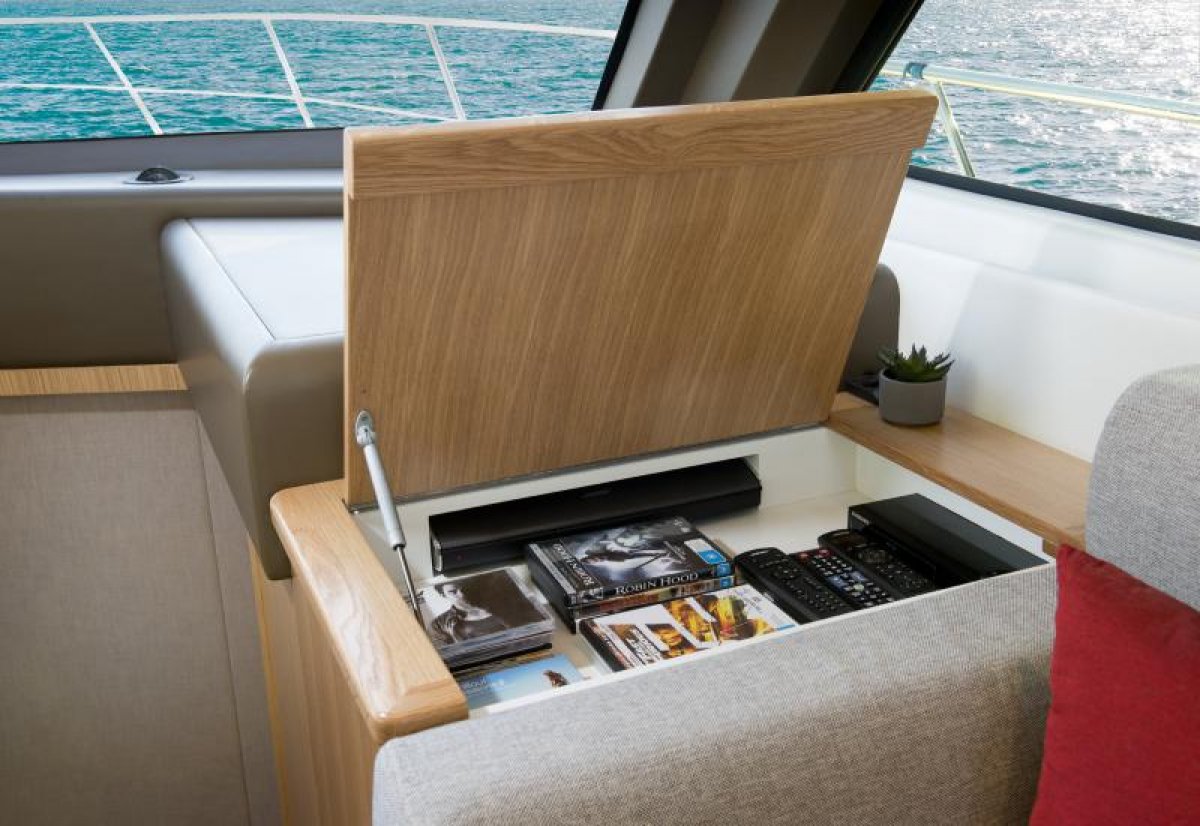 2017 Riviera 52 Enclosed Flybridge | Boat Research | Yachthub