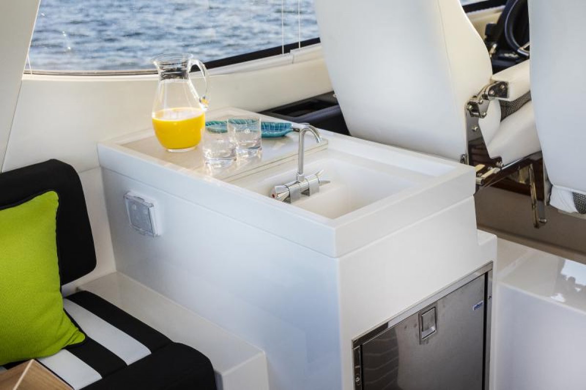 2017 Riviera 52 Enclosed Flybridge | Boat Research | BoatsOnline