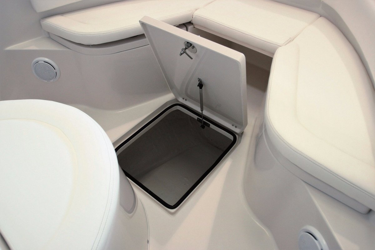 2017 Cobia 237 Centre Console | Boat Research | Yachthub