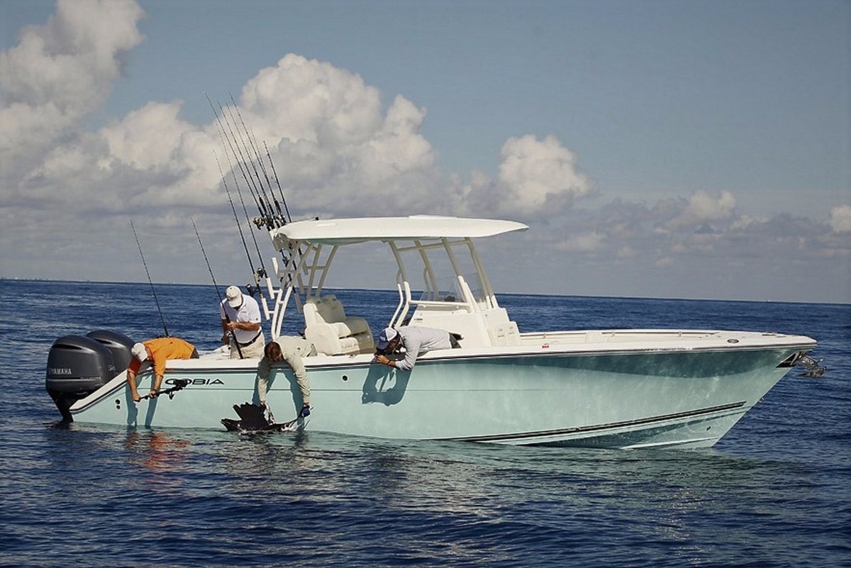 2017 Cobia 296 Centre Console | Boat Research | Yachthub