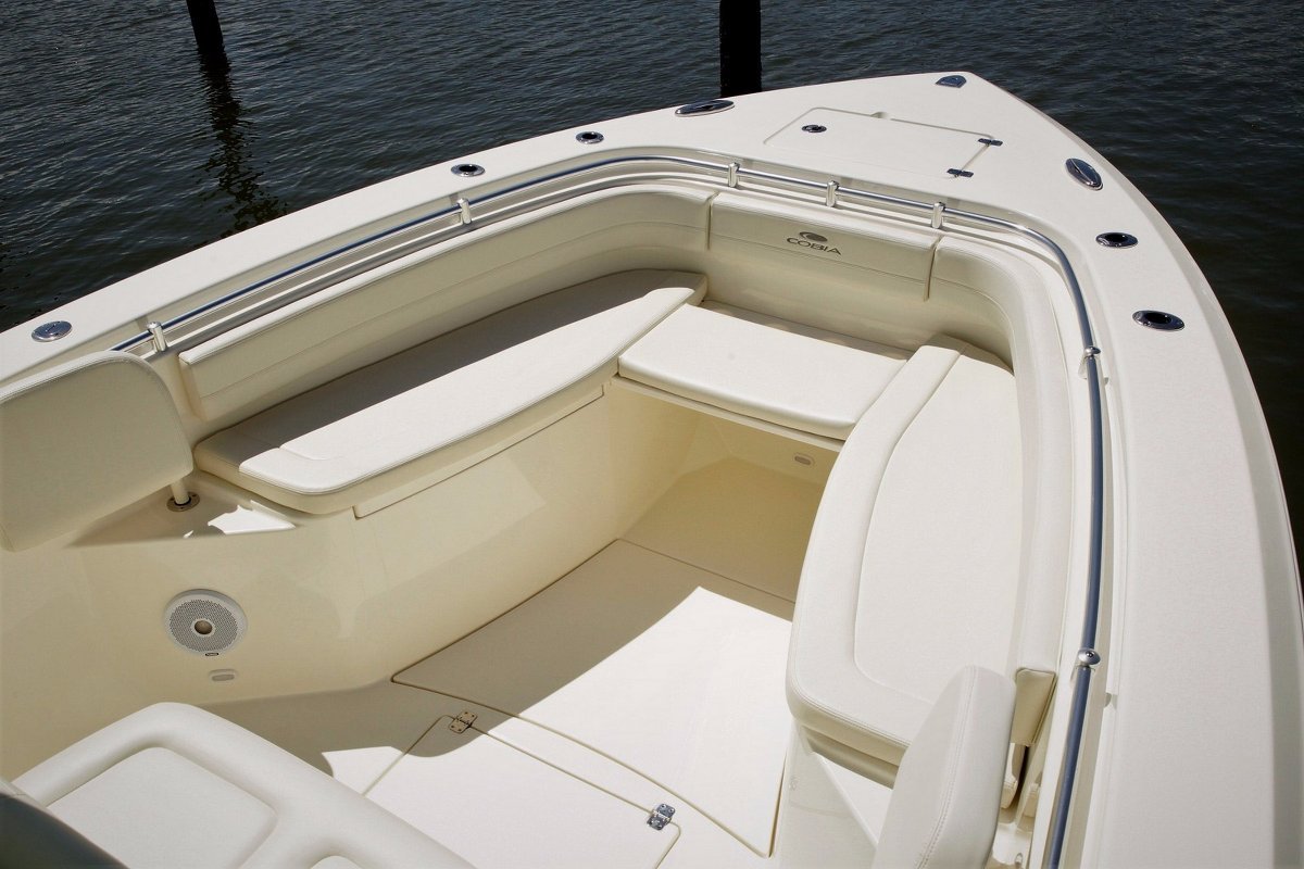 2017 Cobia 296 Centre Console | Boat Research | Yachthub