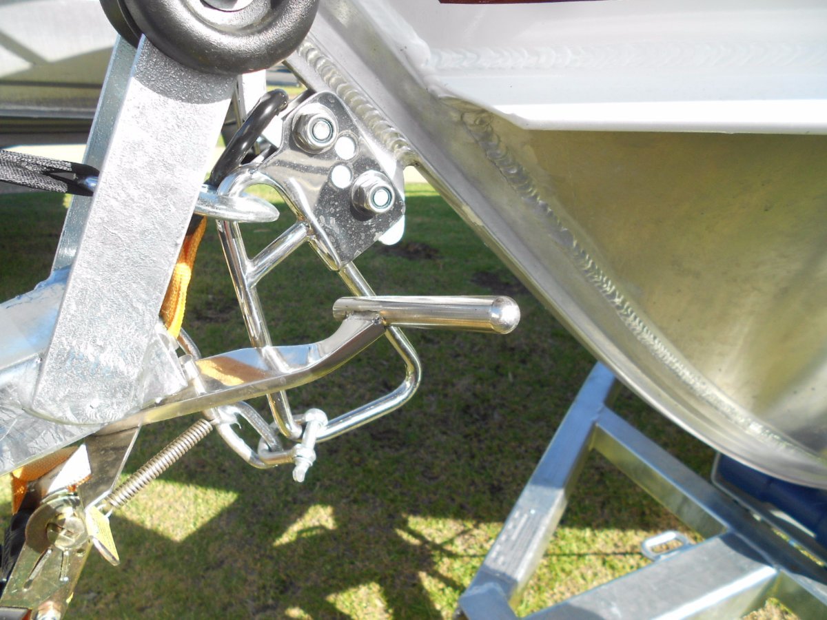 2017 Formosa Sea Rod 480 Side Console | Boat Research | Boats Online