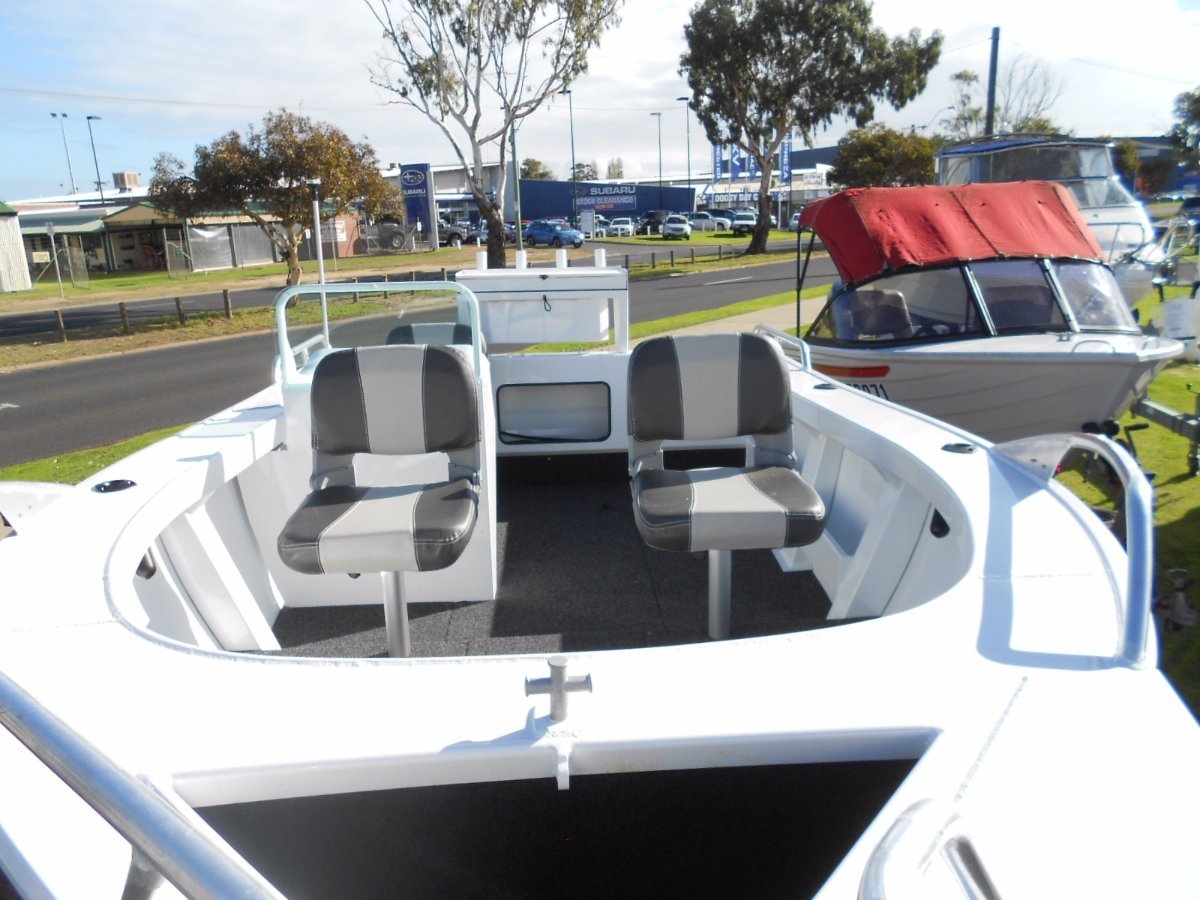 2017 Formosa Sea Rod 480 Side Console | Boat Research | Boats Online