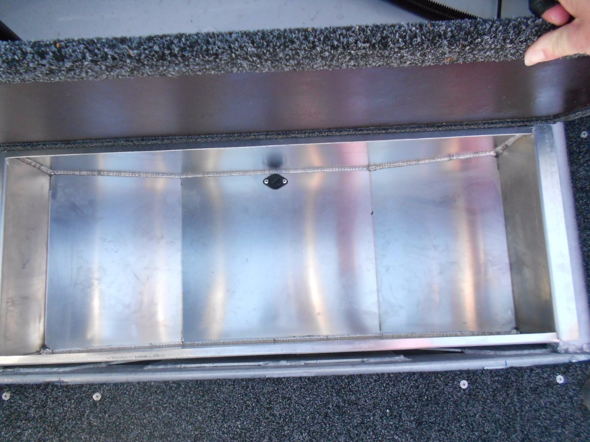 2017 Formosa Sea Rod 480 Side Console | Boat Research | Boats Online