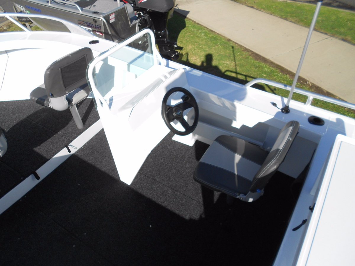 2017 Formosa Sea Rod 480 Side Console | Boat Research | Boats Online