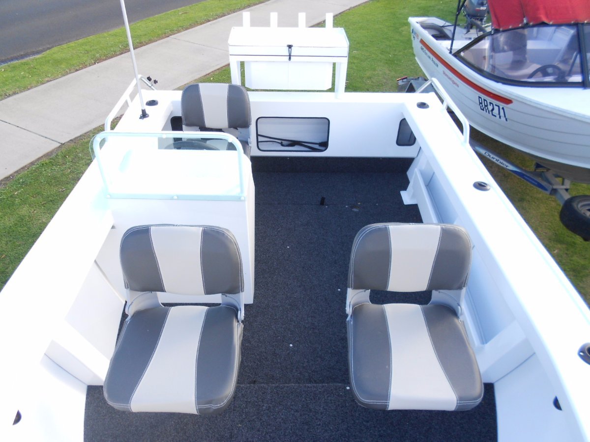 2017 Formosa Sea Rod 480 Side Console | Boat Research | Yachthub