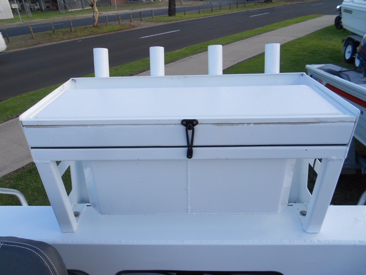 2017 Formosa Sea Rod 480 Side Console | Boat Research | Boats Online