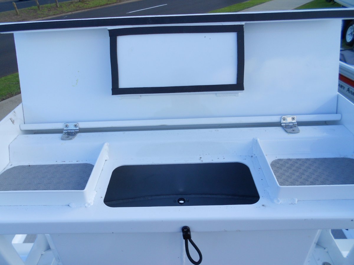 2017 Formosa Sea Rod 480 Side Console | Boat Research | Boats Online