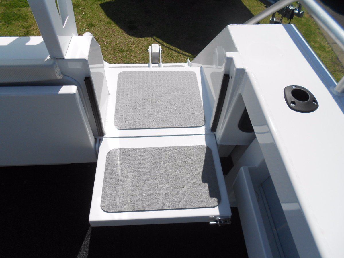 2017 Formosa Sea Rod 580 | Boat Research | Boats Online