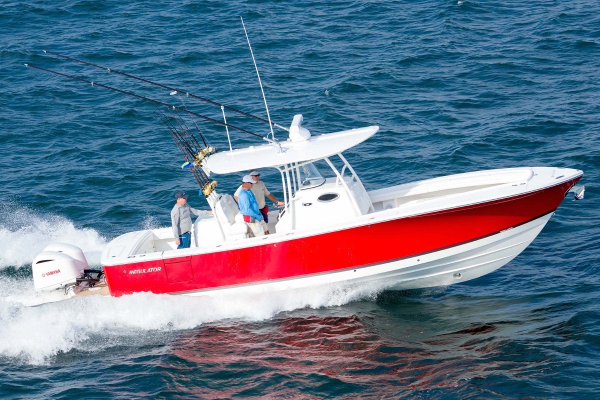 2018 Regulator 31 | Boat Research | Boats Online