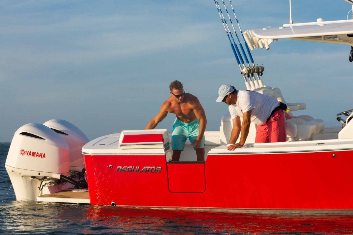 2018 Regulator 31 | Boat Research | Boats Online