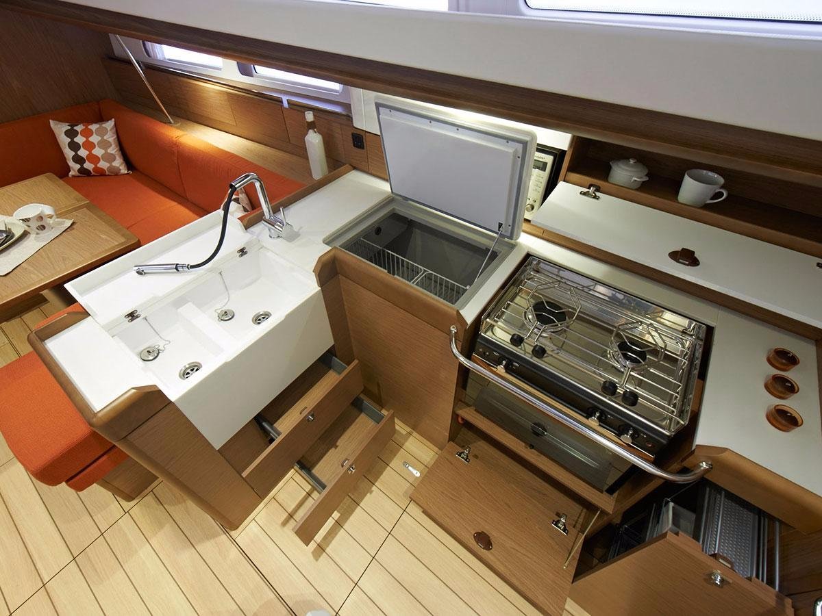 2018 Jeanneau Sun Odyssey 41ds | Boat Research | BoatsOnline
