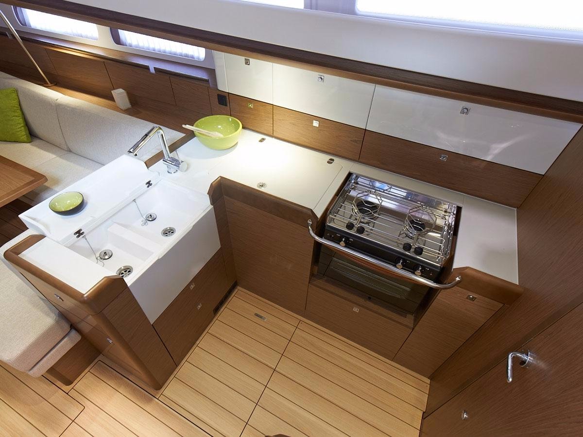 2018 Jeanneau Sun Odyssey 44ds | Boat Research | Yachthub