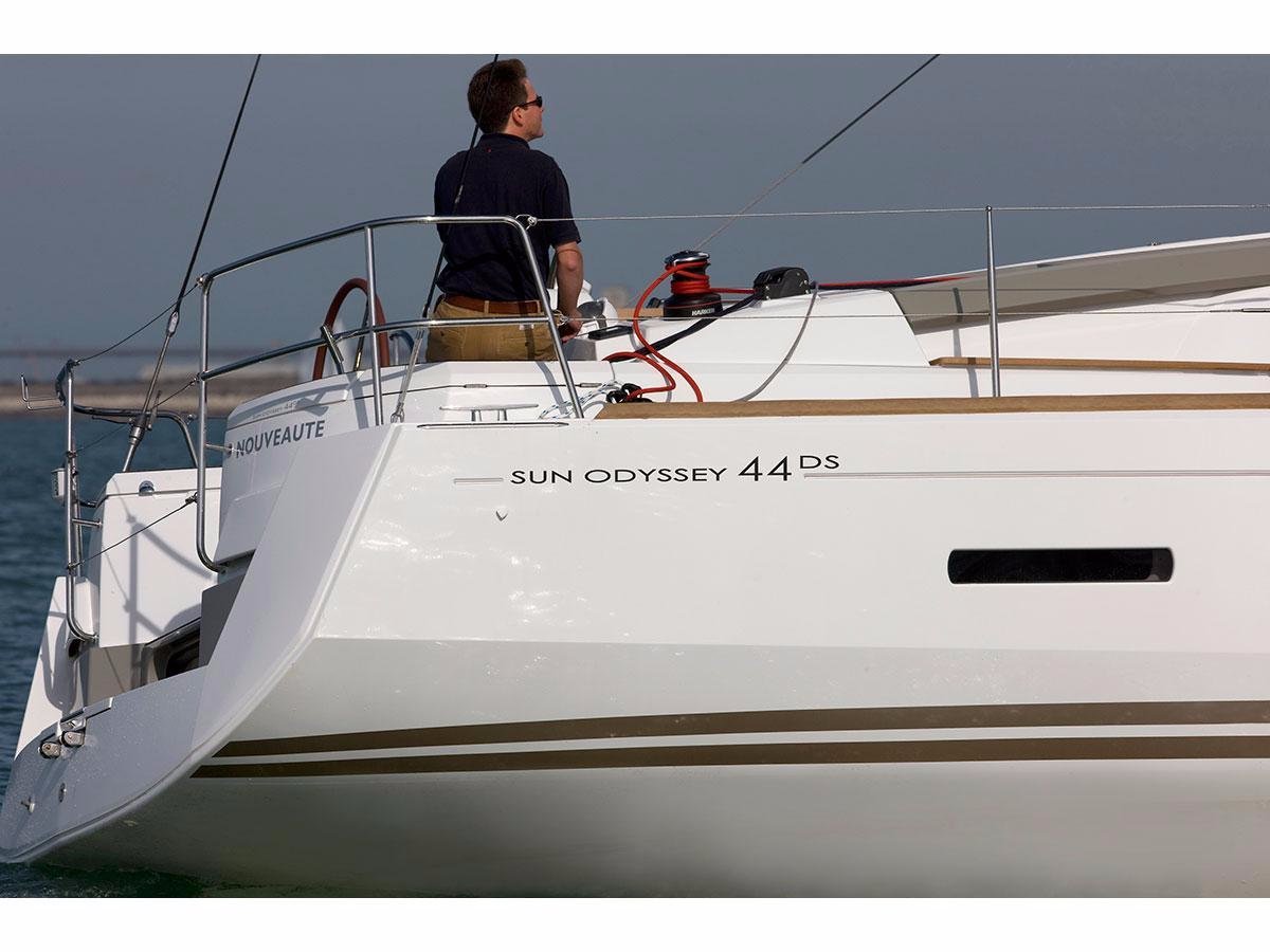 2018 Jeanneau Sun Odyssey 44ds | Boat Research | BoatsOnline