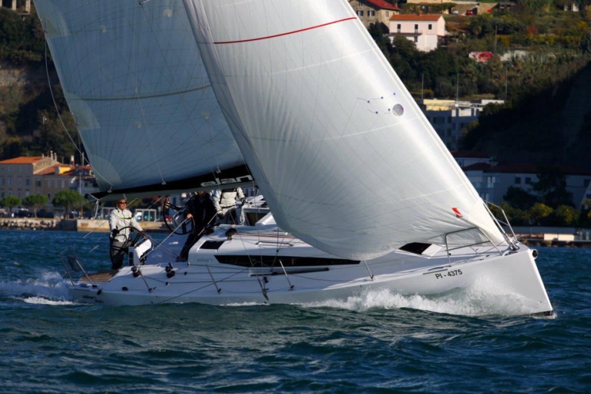 2018 Elan E4 | Boat Research | Yachthub