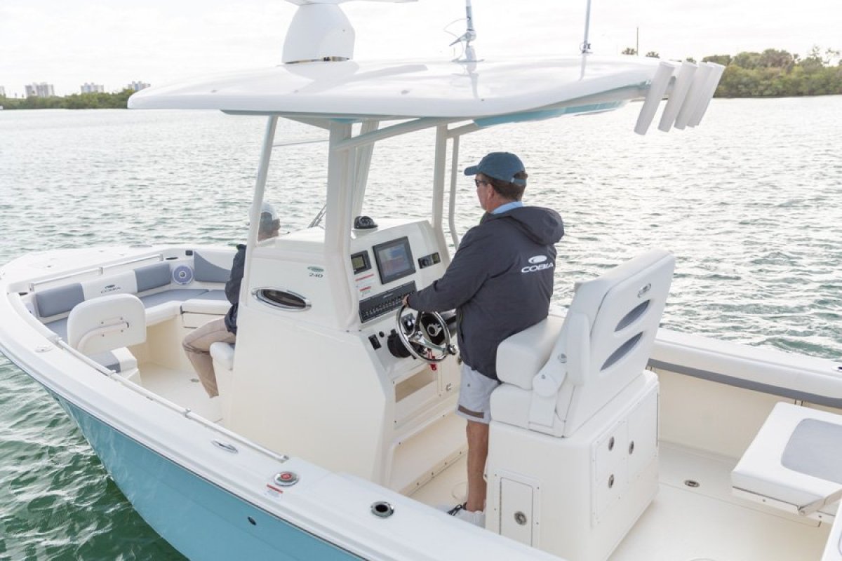 2019 Cobia 240 Centre Console | Boat Research | BoatsOnline