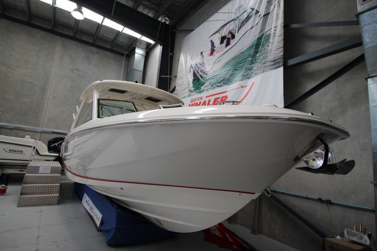2018 Boston Whaler 320 Vantage | Boat Research | Yachthub