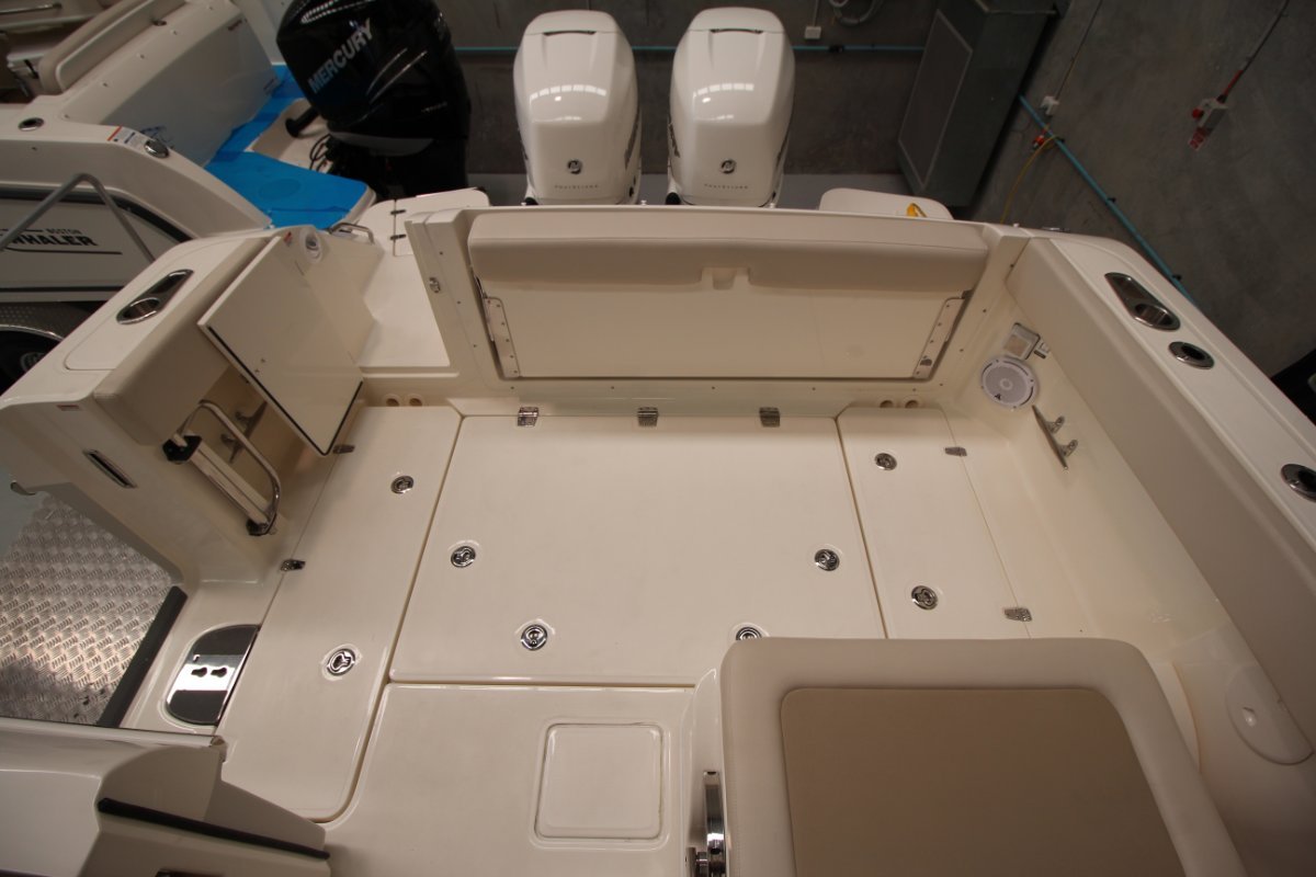 2018 Boston Whaler 320 Vantage | Boat Research | Yachthub