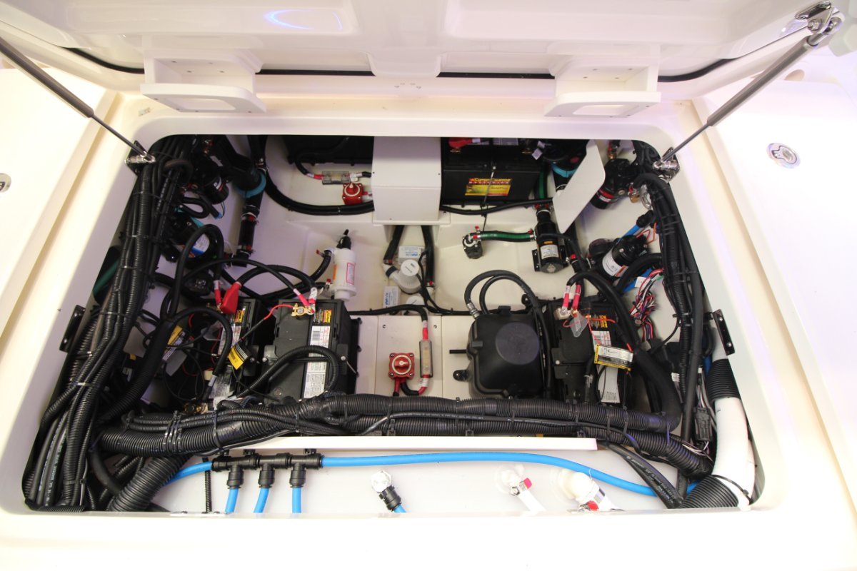 2018 Boston Whaler 320 Vantage | Boat Research | Yachthub