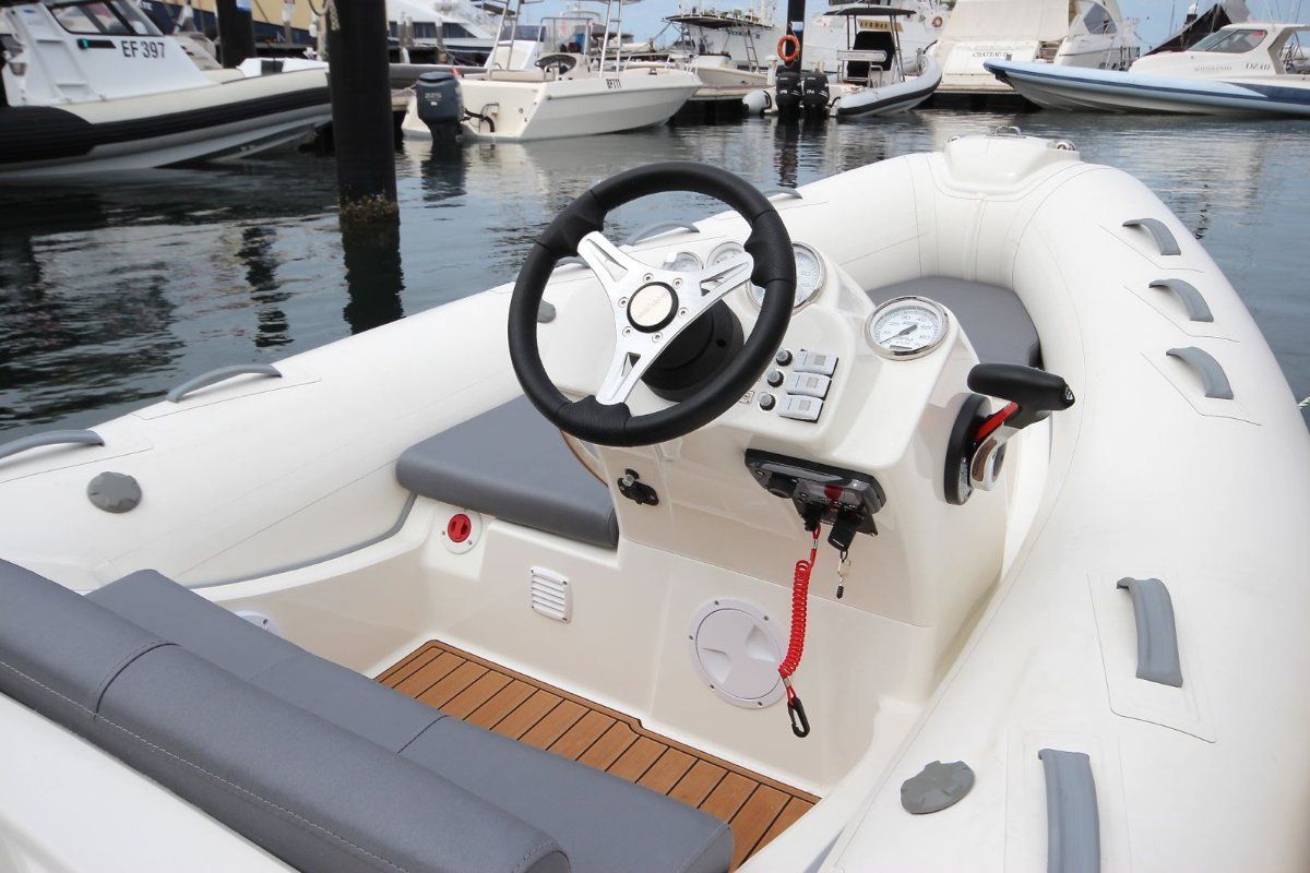 2019 Brig Eagle 380 | Boat Research | Yachthub