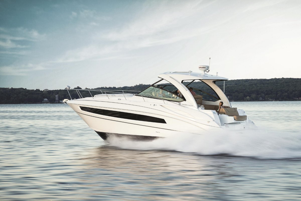 2019 Cruisers Yachts 380 Express | Boat Research | Yachthub