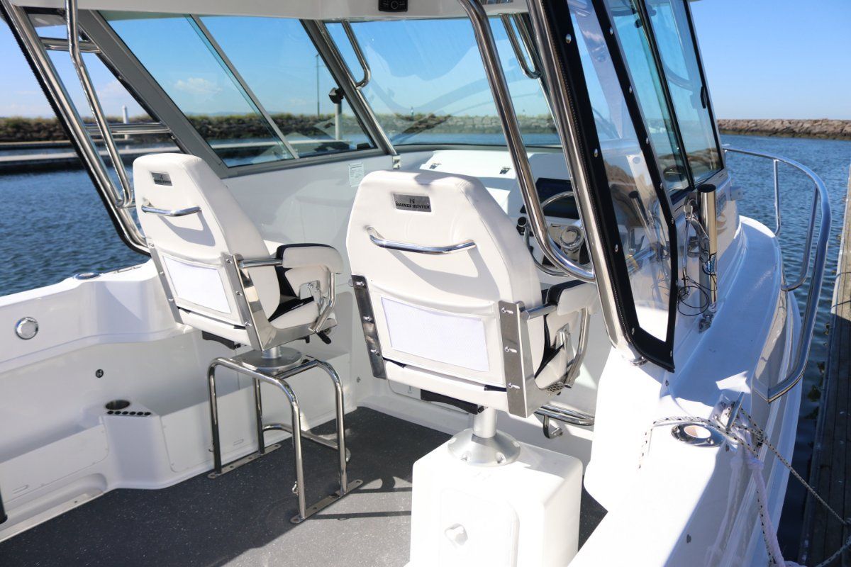 2019 Haines Hunter 700 Enclosed | Boat Research | BoatsOnline