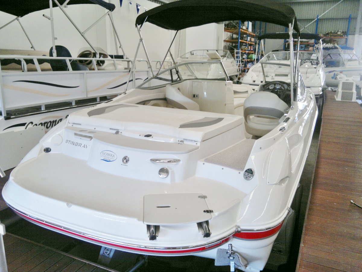 2015 Stingray 215lr | Boat Research | BoatsOnline