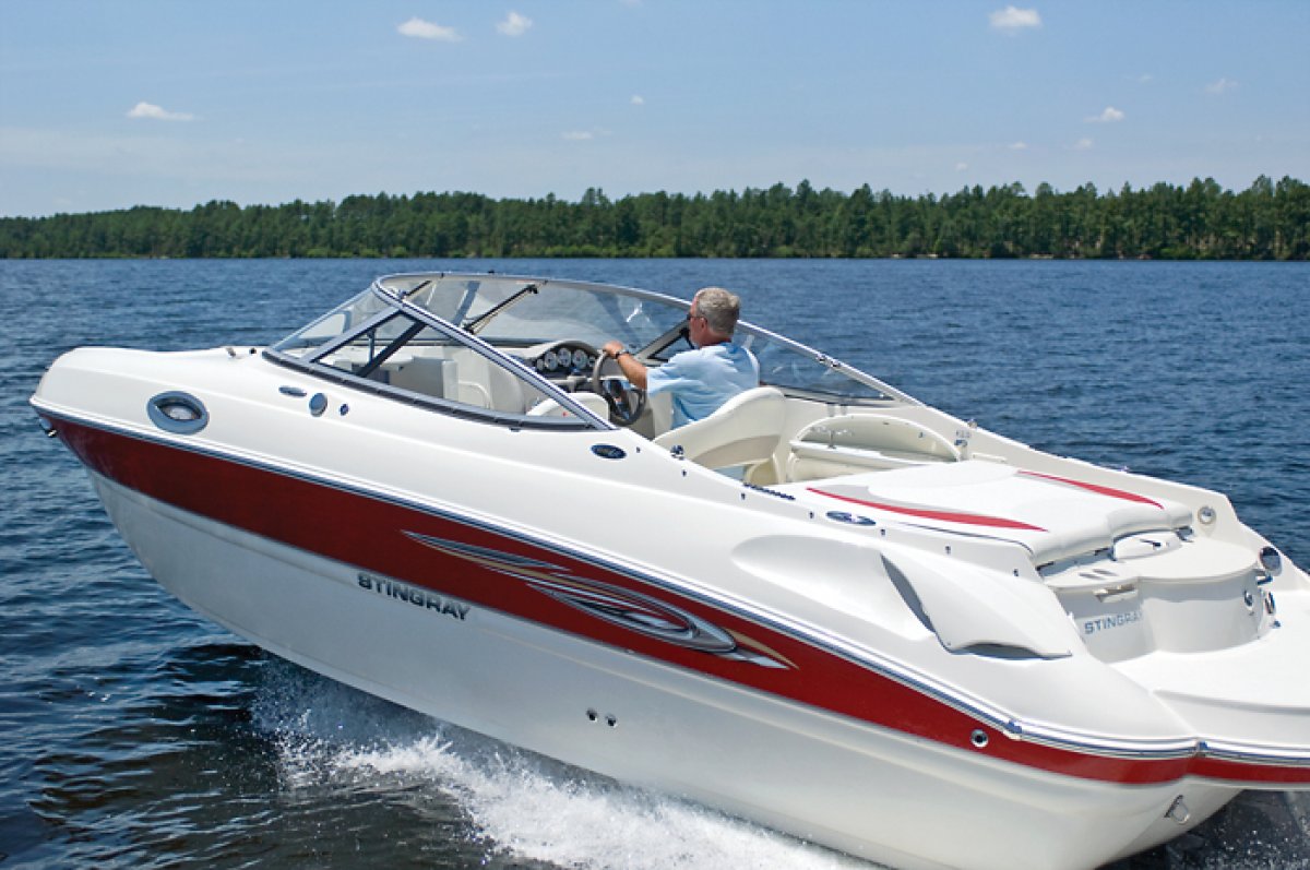 2015 Stingray 215lr | Boat Research | BoatsOnline