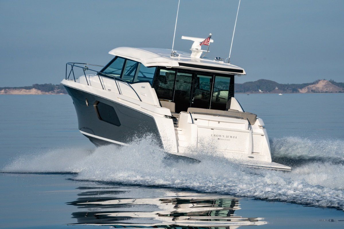 2020 Tiara 49 Coupe | Boat Research | Yachthub