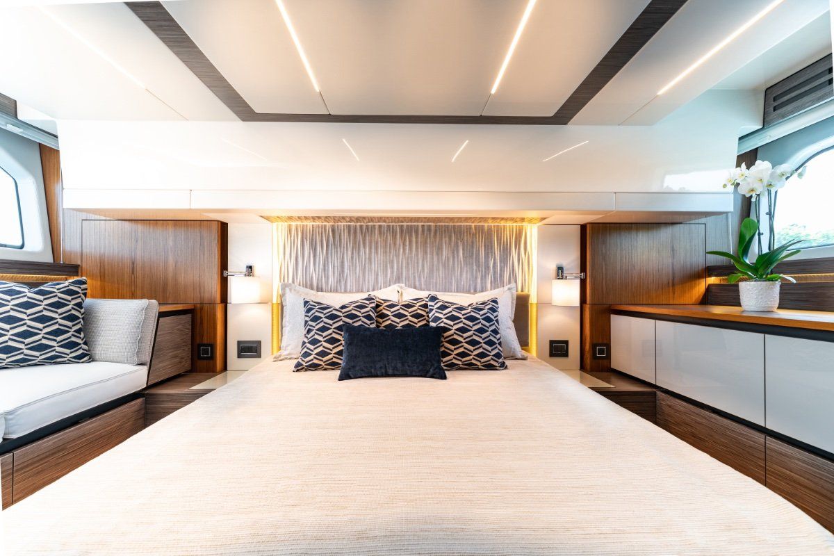 2020 Tiara 49 Coupe | Boat Research | Yachthub