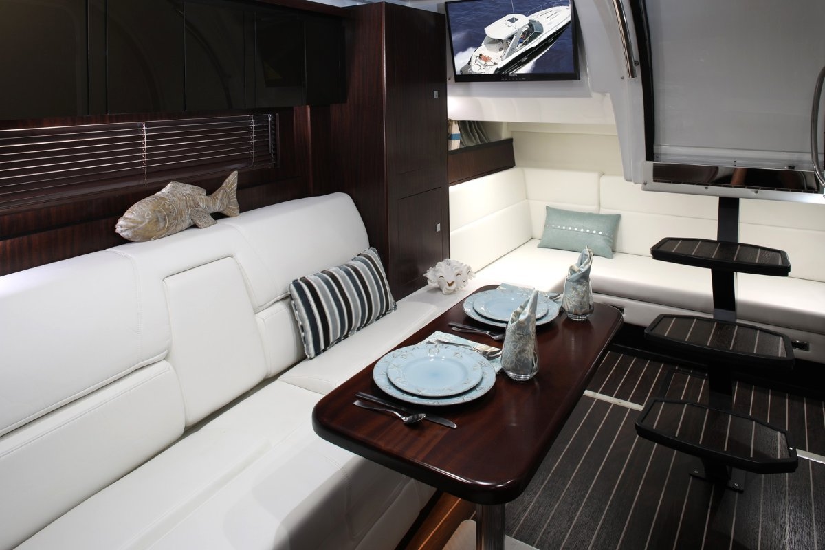 2019 Monterey 335 Sy | Boat Research | Yachthub