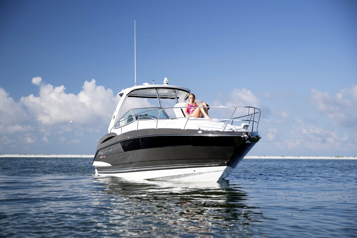 2019 Monterey 335 Sy | Boat Research | BoatsOnline